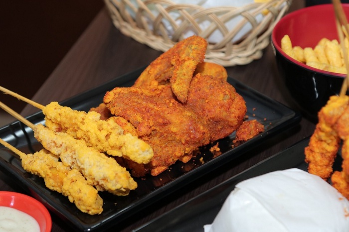 Makan Chicken Cheetos Chikitos di Kedai Kiwae - Star Jogja FM