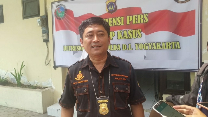 Niat EM Meraup Untung dari 10.000 Butir Pil Sapi - Star Jogja FM