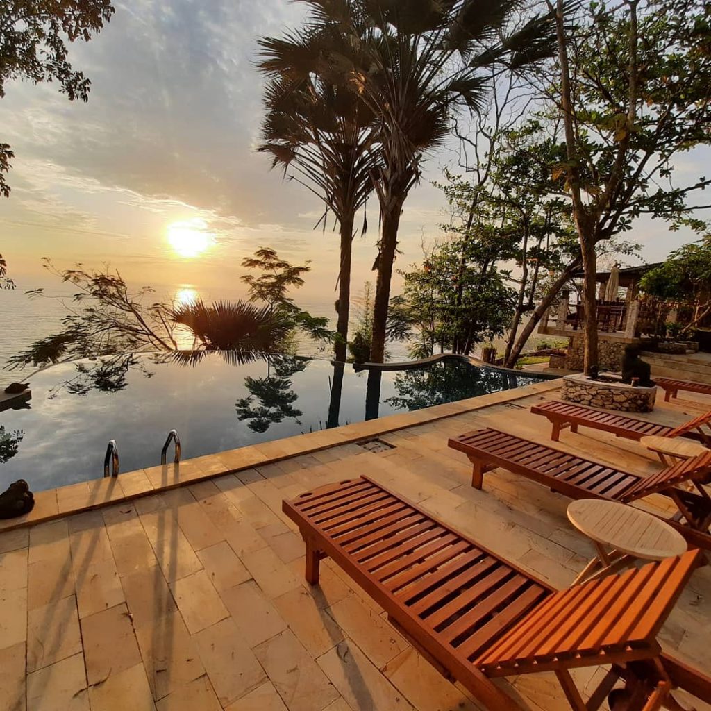 Staycation dengan Pemandangan Pantai di Edge Resort - Star Jogja FM